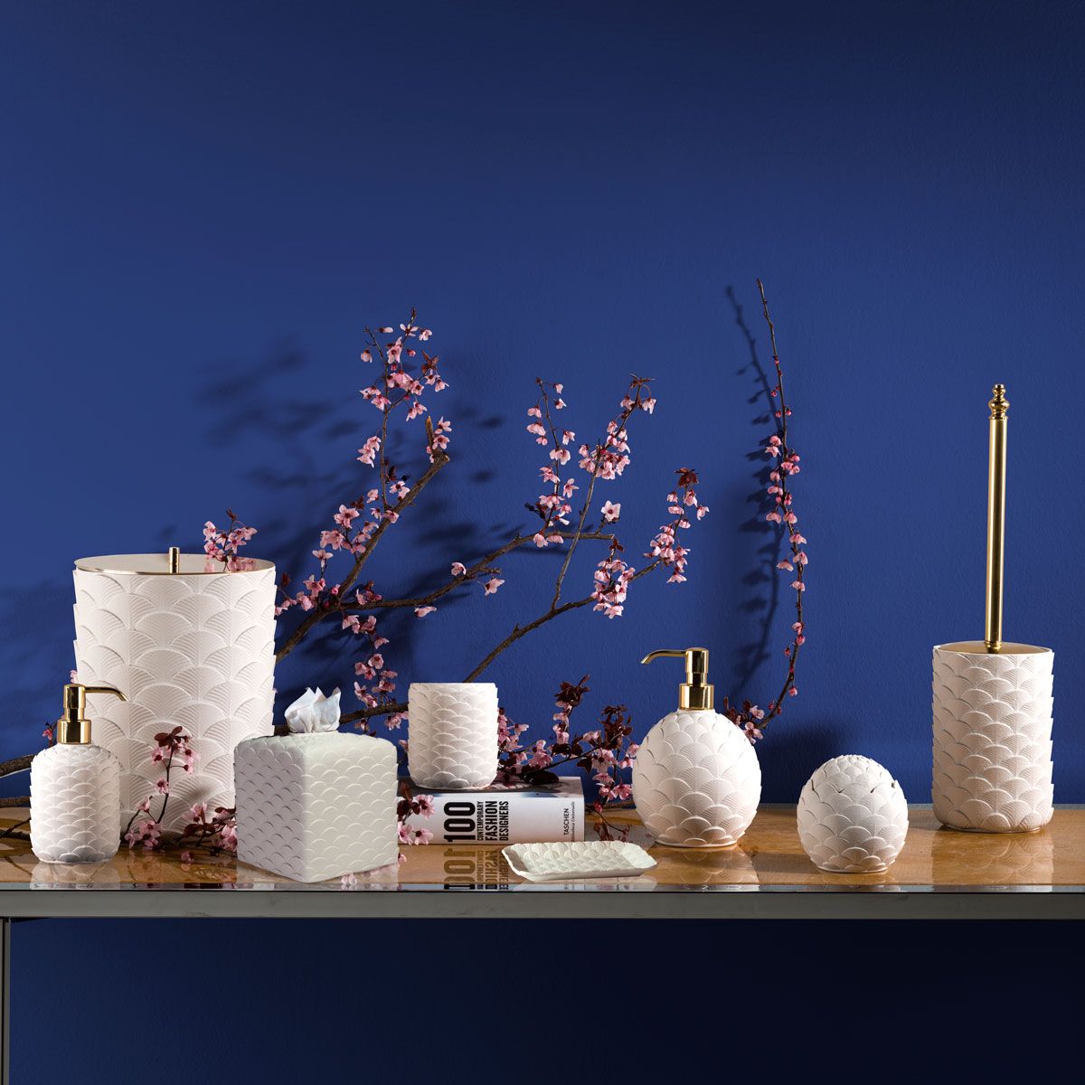 Peacock White Bathroom Set | VILLARI